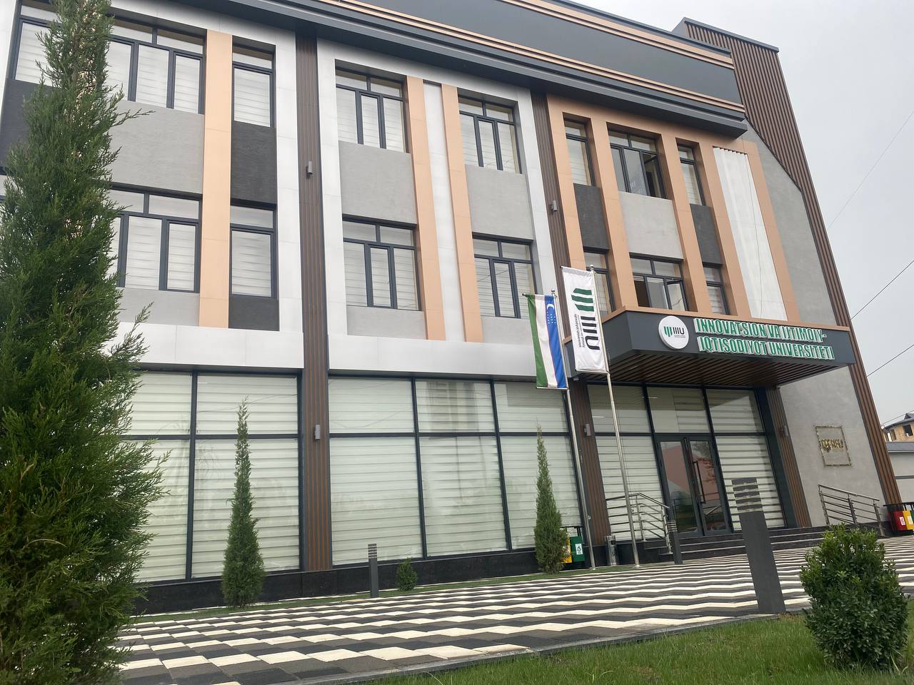 Men talaba - Ищите, сравнивайте и подавайте заявки в университеты представлять на рассмотрение